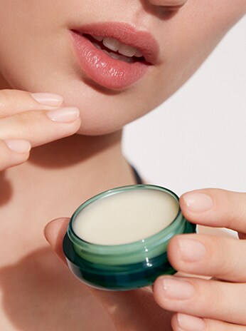 The Lip Polish l Luxury Lip Scrub l La Mer Official Site